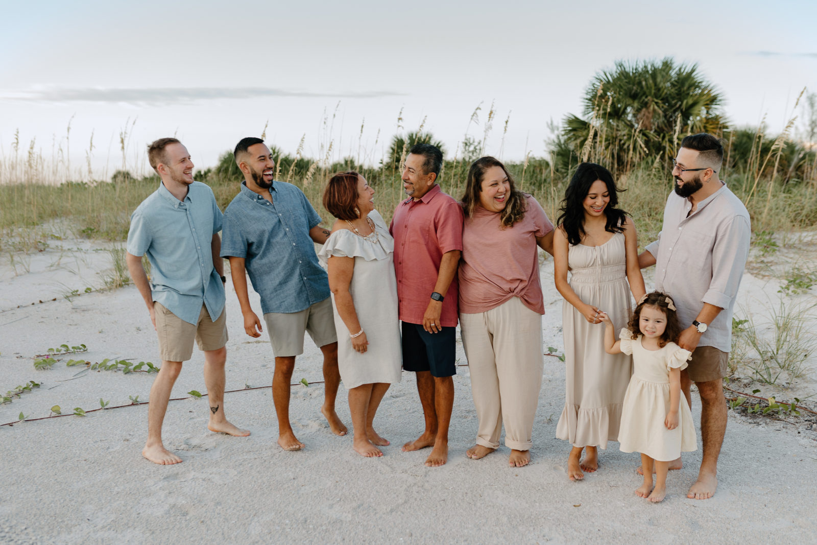 Extended Family Beach Photographer - michellemedinaphotography.com